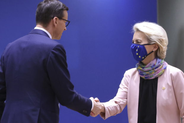 Ursula von der Leyen podpisała umowę z Pfizerem, Polska musi odebrać 64 ...