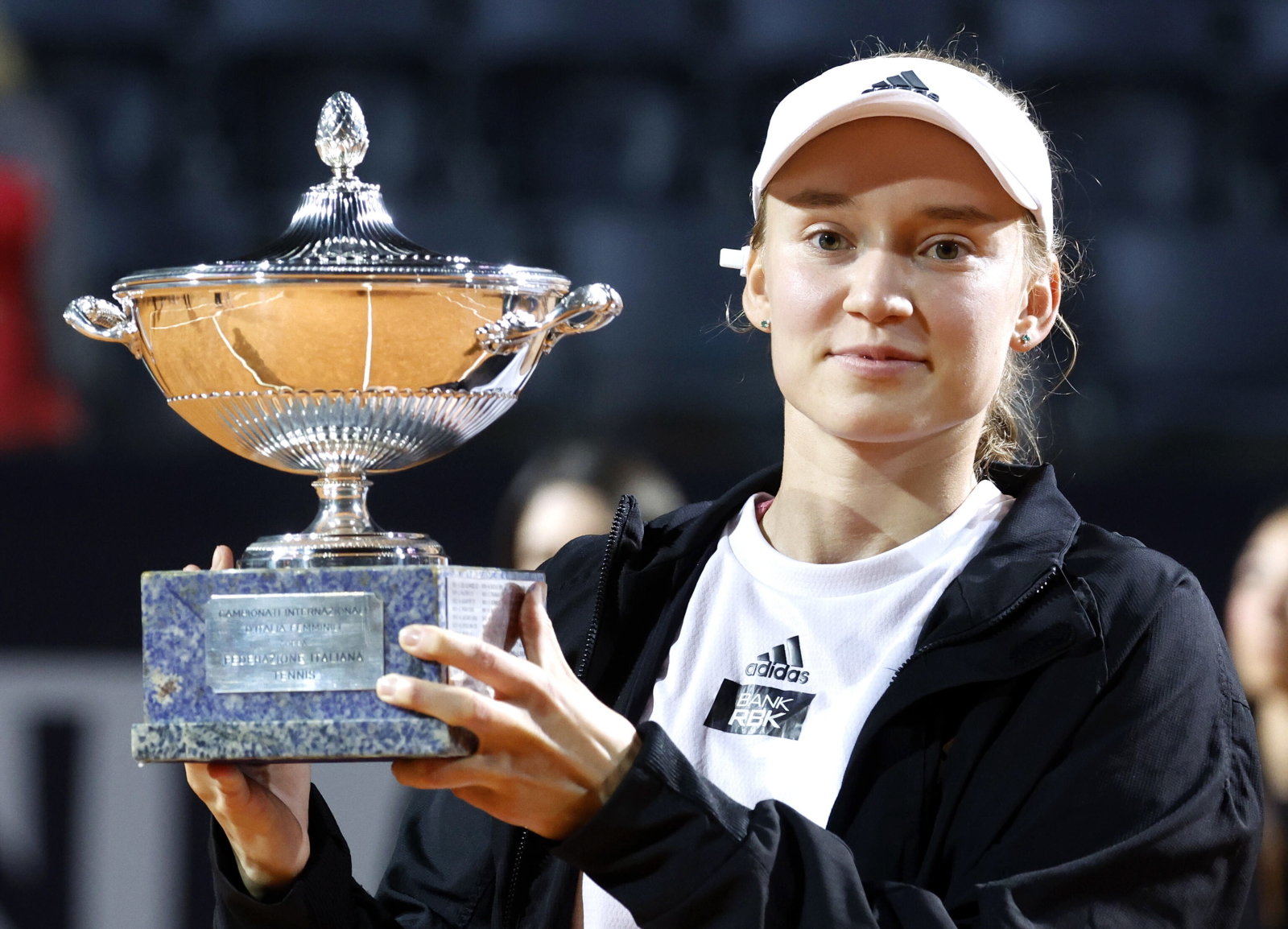 Turniej WTA w Rzymie - Rybakina wygrała finał po kreczu Kalininy ...