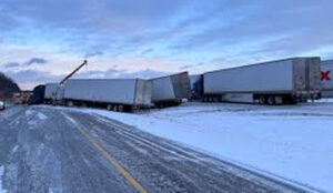 Wypadek z udziałem wielu samochodów powodem zamknięcia autostrady w ...